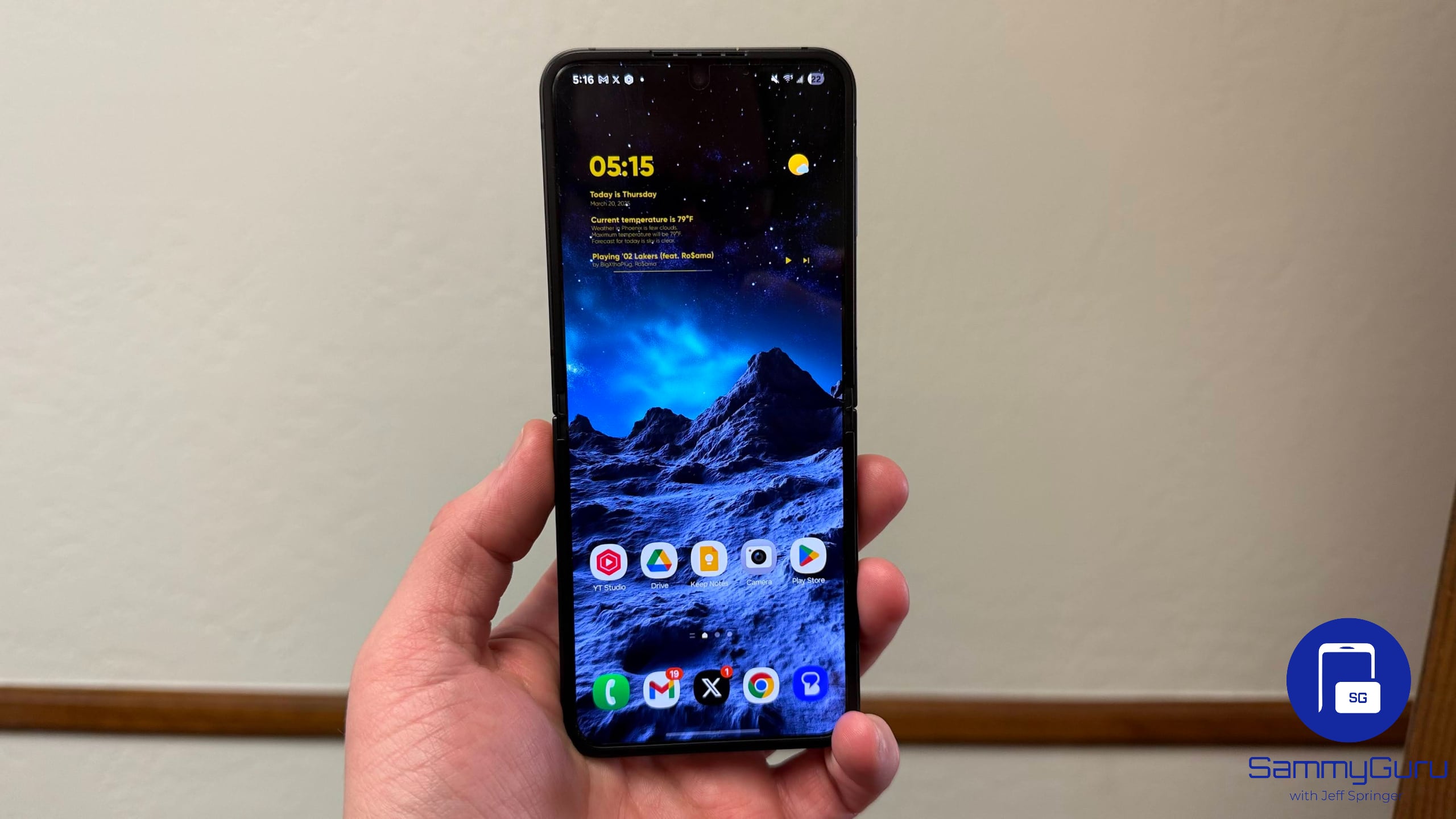 Samsung to Fix One UI 7 Black Line Display Bug Through Software Update ...