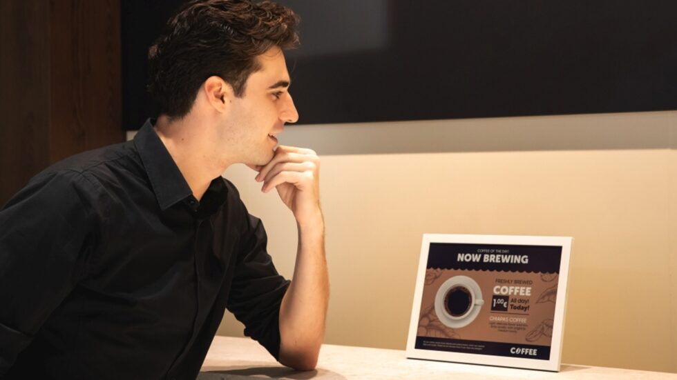 Samsung Unveils 13-Inch Color E-Paper with Bio-Resin Housing - SammyGuru